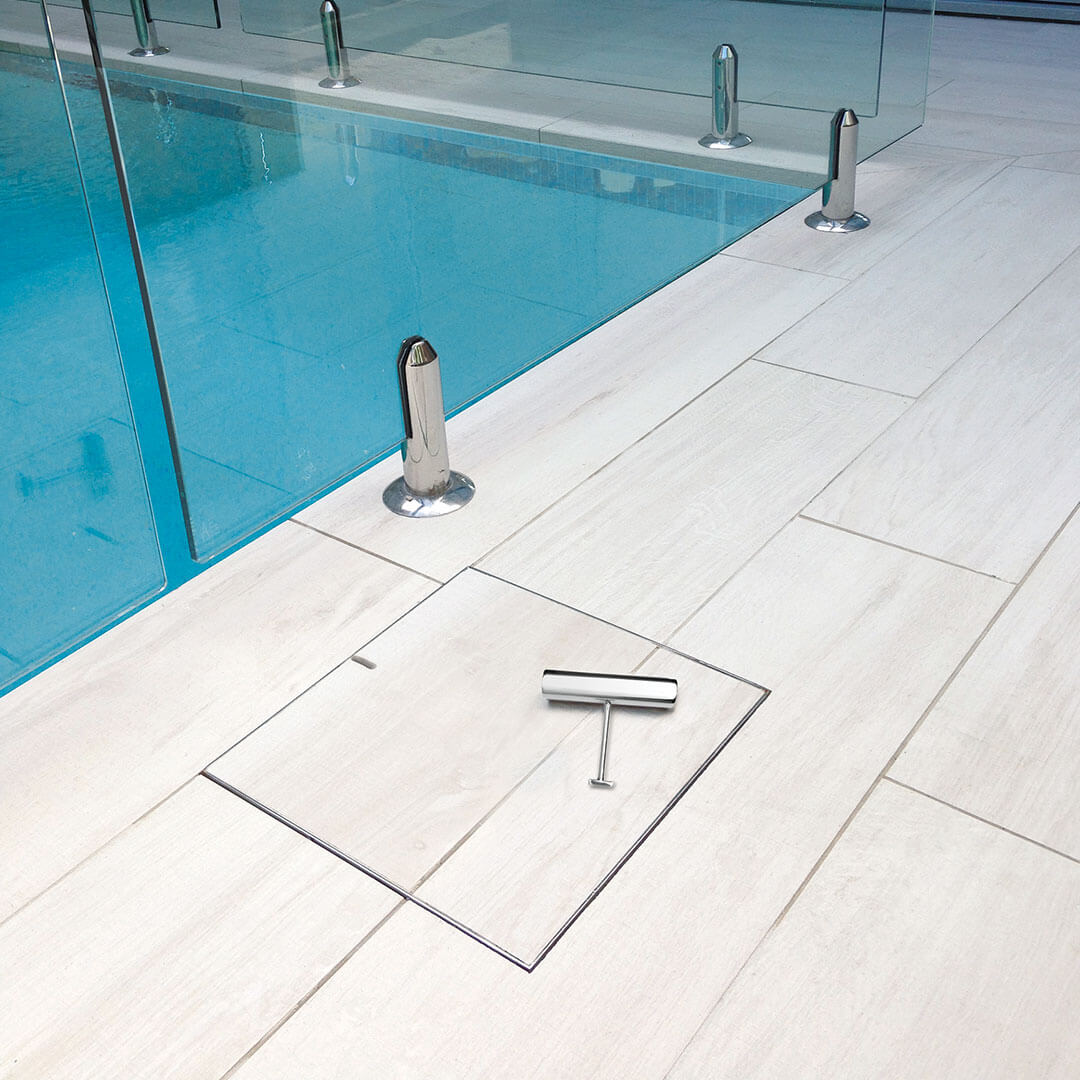HIDE-skimmer-lid-with-key - International Pool Products